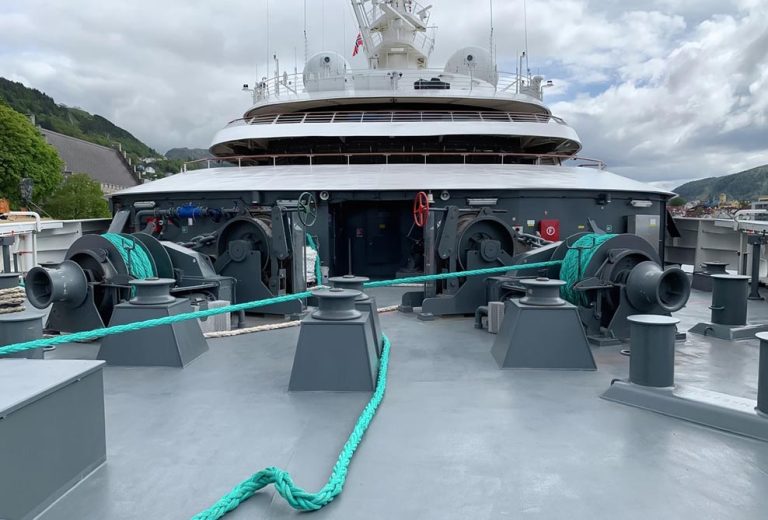 Marine Winches for Mooring / Anchoring / Towing Ships